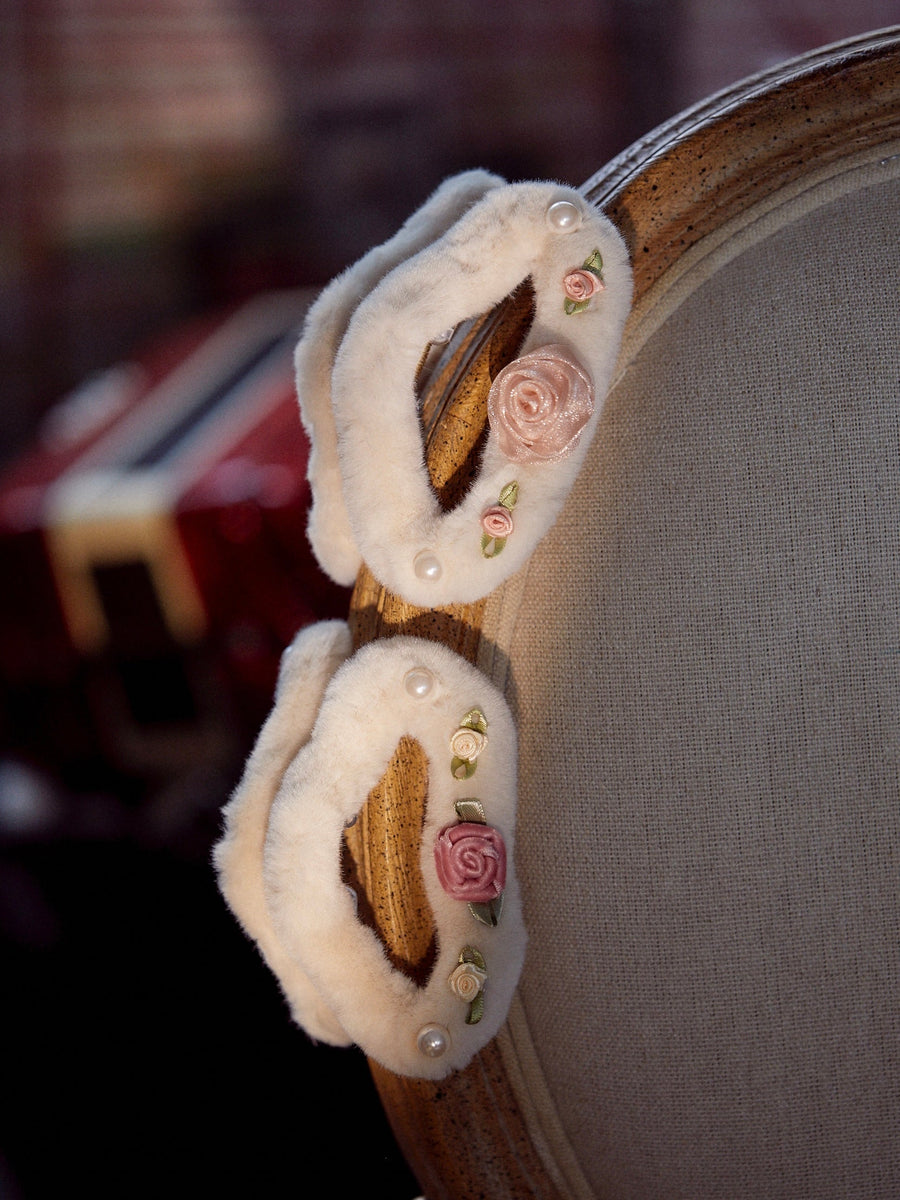 Fuzzy Roses Hair Claw– The Cottagecore