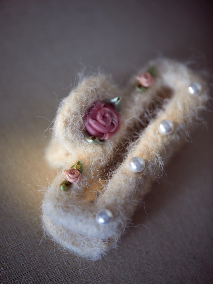 Fuzzy Roses Pearl Hair Claw– The Cottagecore