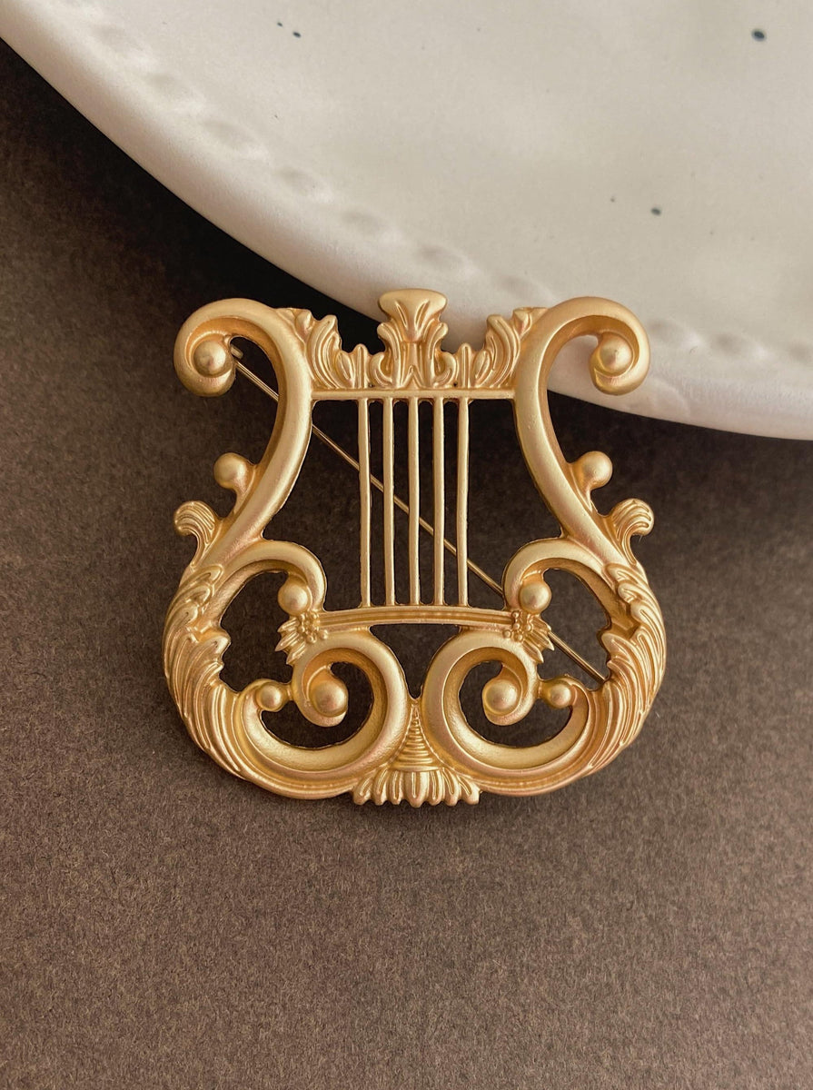 Golden Harp Brooch– The Cottagecore